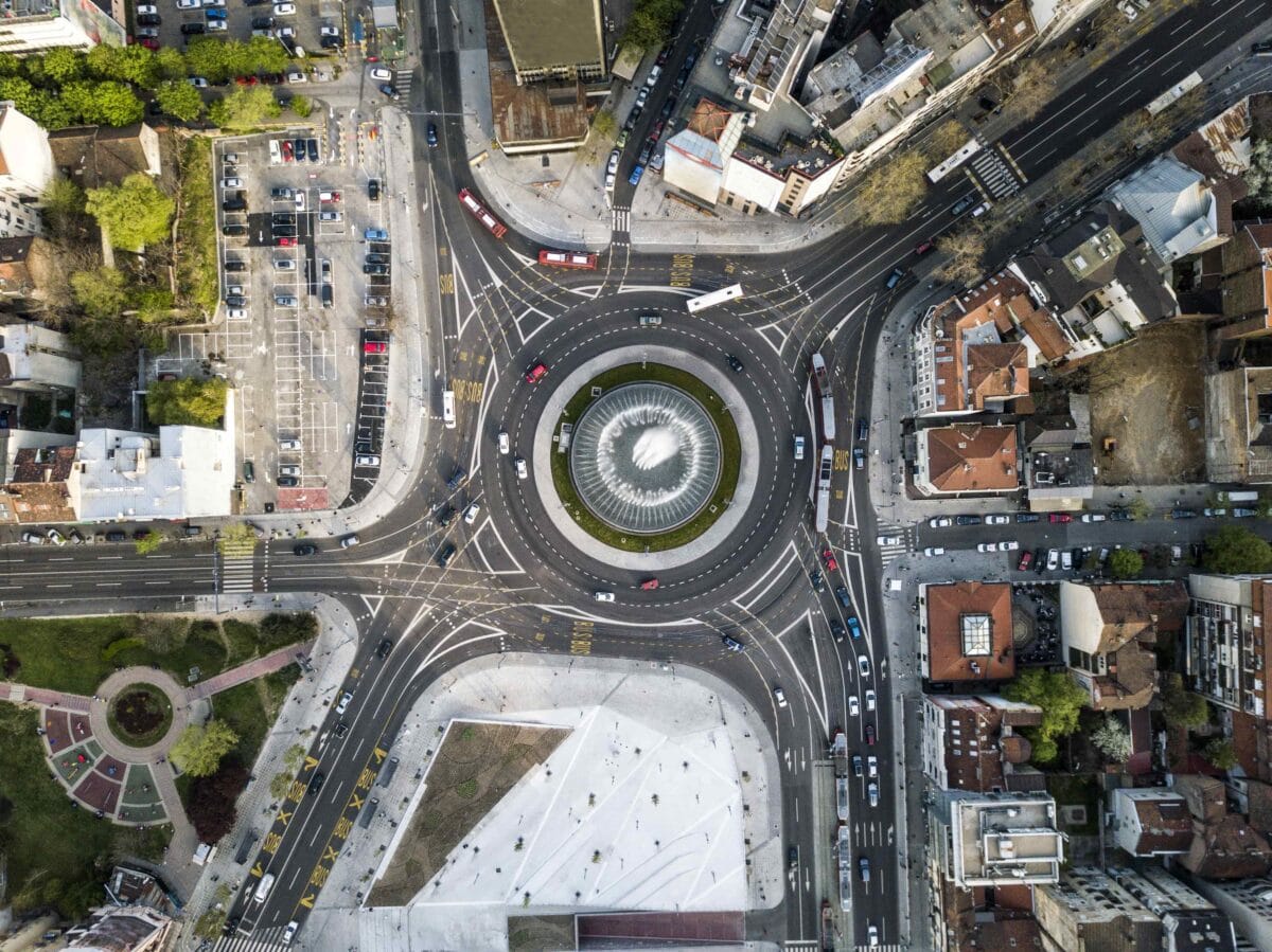 Las claves para circular en una rotonda | RACC Start